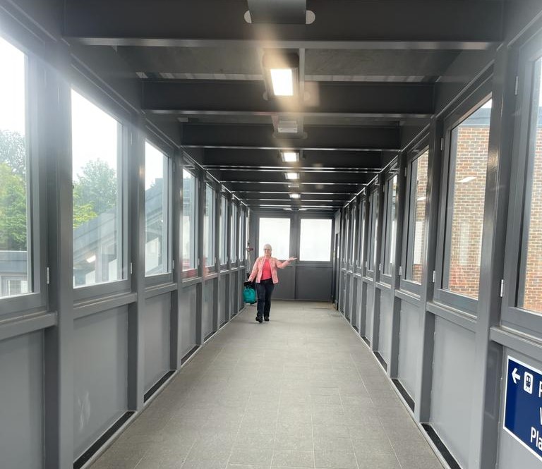 Network Rail: Liphook station unveils new footbridge | Rail News