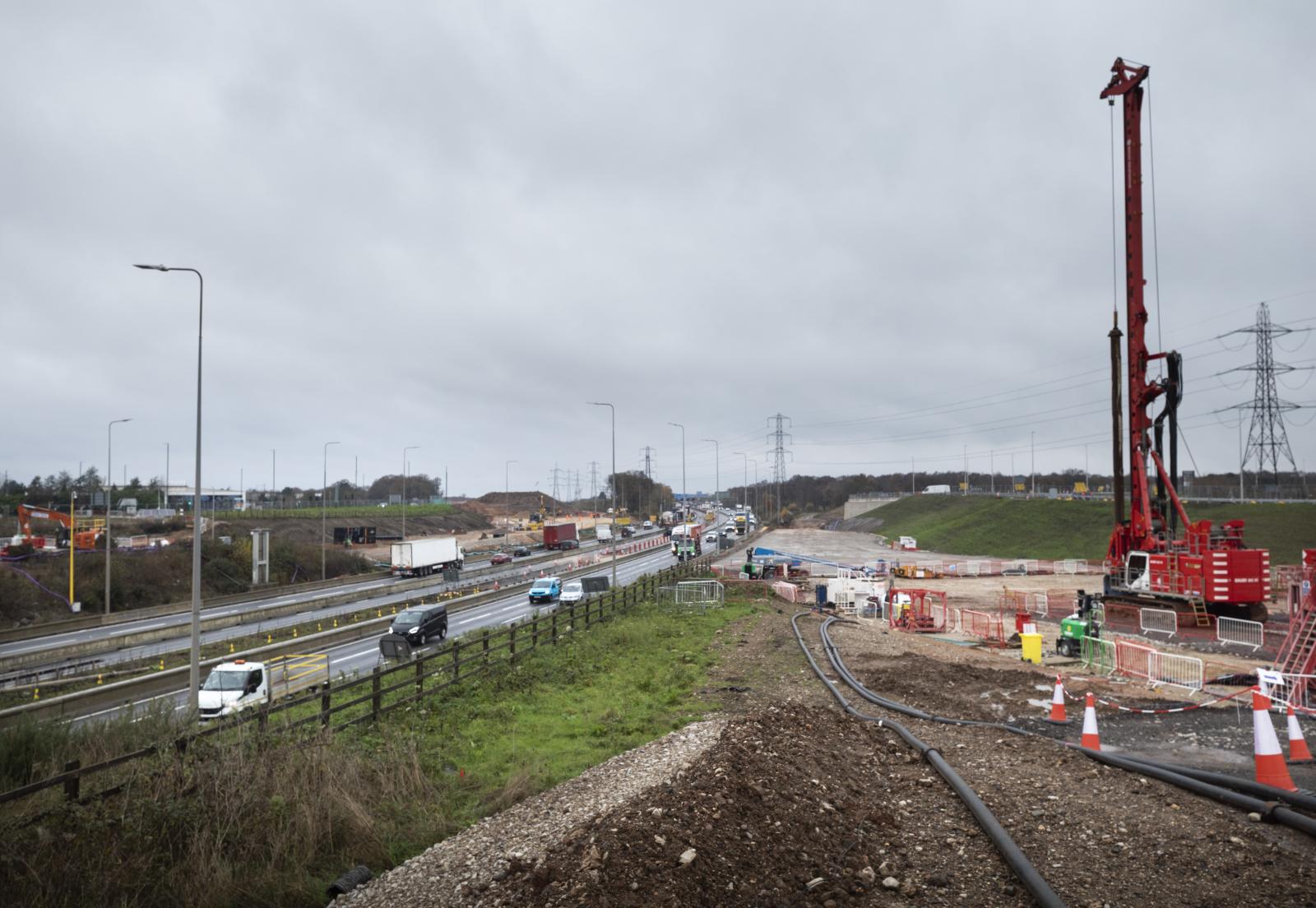 HS2 Completes First Stage of M42 Motorway Bridge Construction for High ...